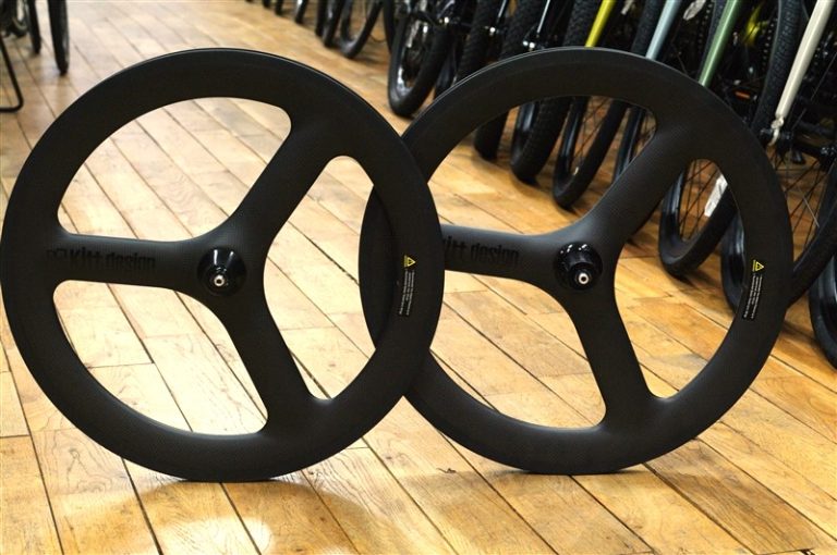 KITT DESIGN “CARBON TRI-SPOKE WHEEL” | VelostyleTICKET